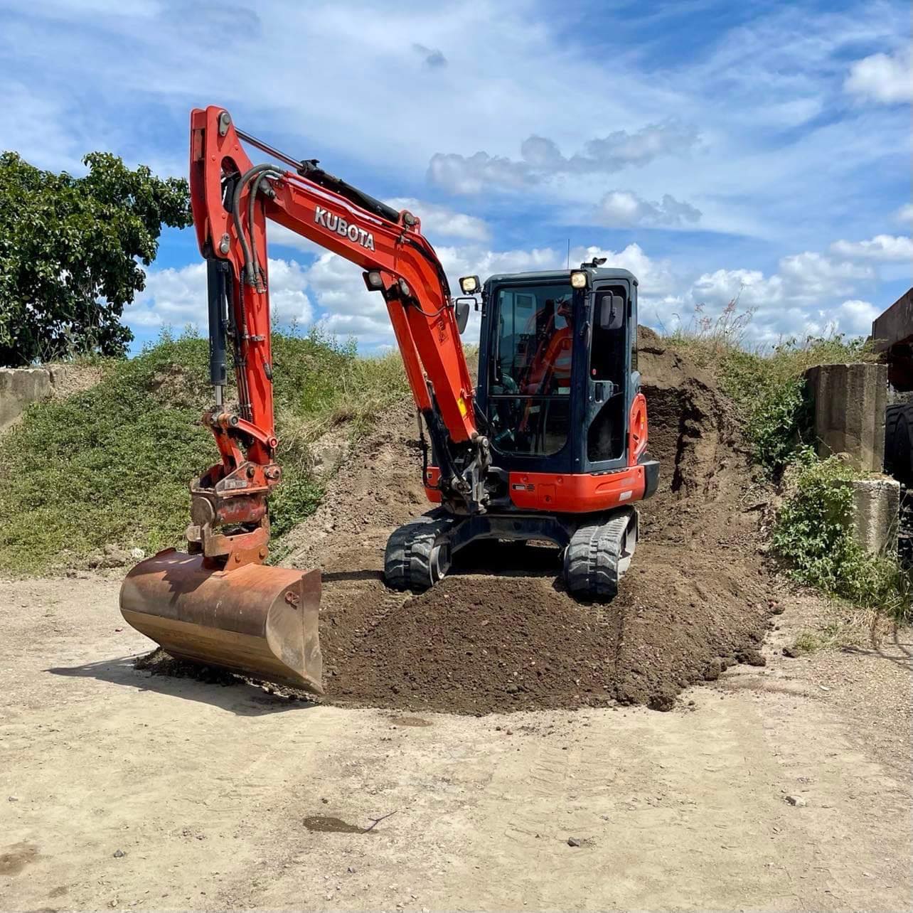 RIIMPO301E - Conduct hydraulic excavator operations | TPA Training ...